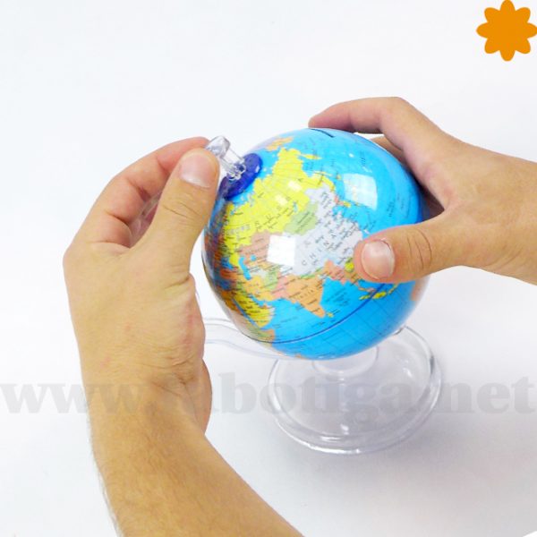 Bola del mundo que es una hucha ideal ahorrar dinero para viaje